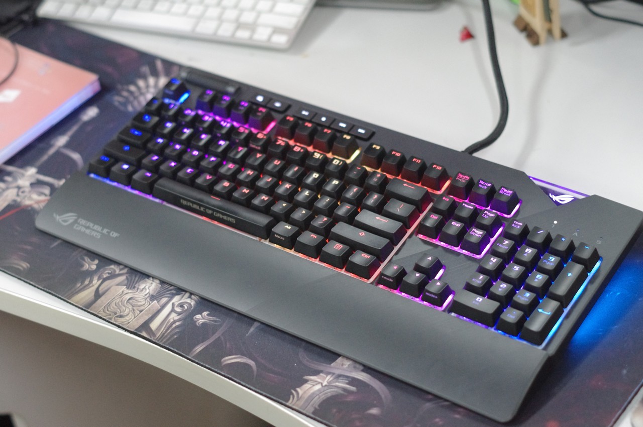 ASUS ROG Strix Flare – Đắt có "xắt ra miếng"?