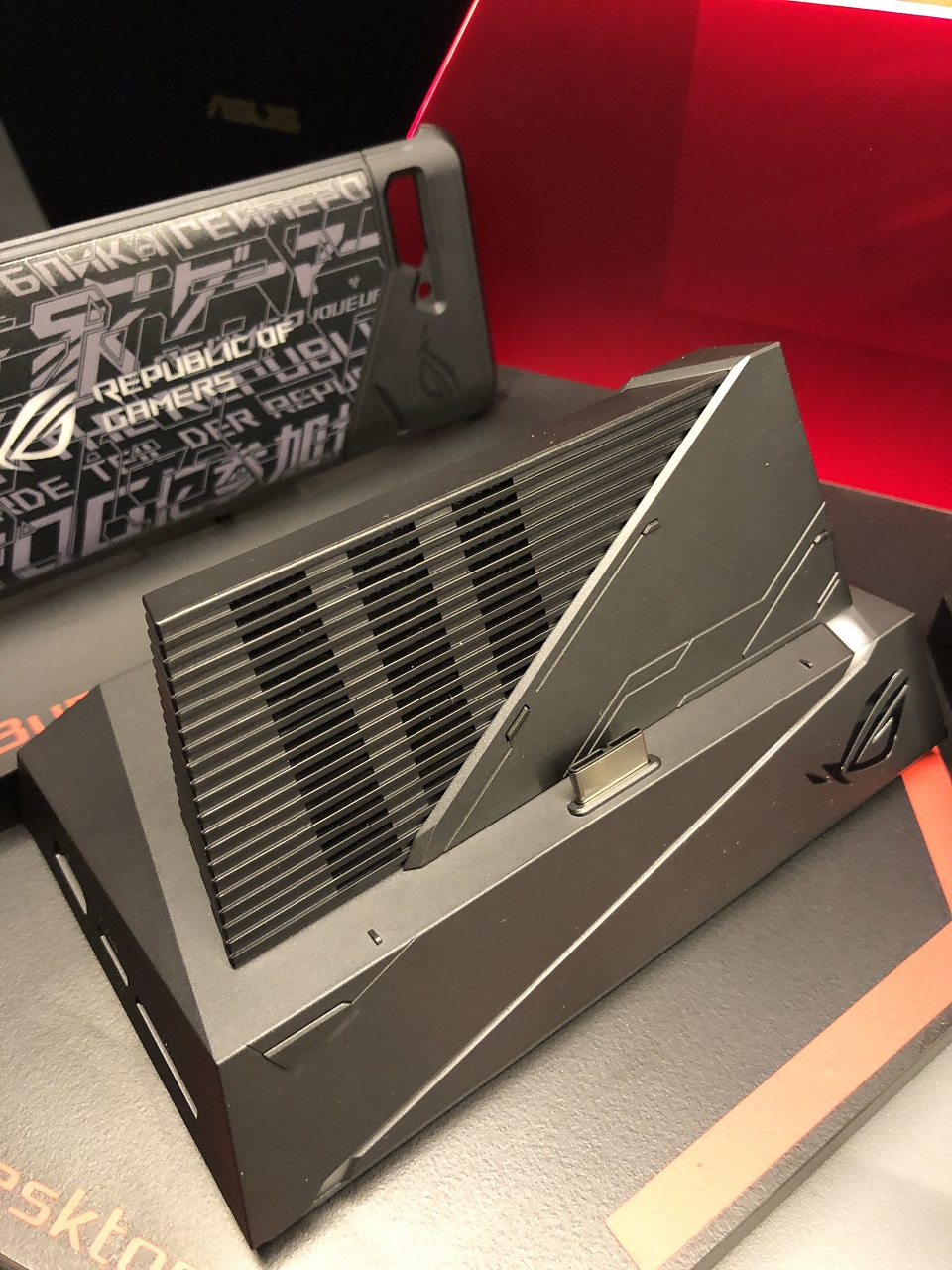 ASUS ROG Phone II – "Ông hoàng" làng game trên di động