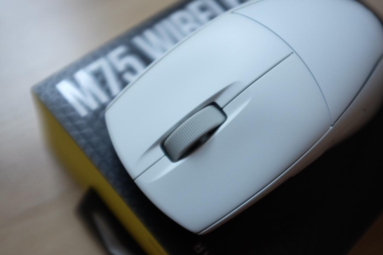 Corsair M75 Wireless Lightweight RGB - Đánh Giá Gaming Gear